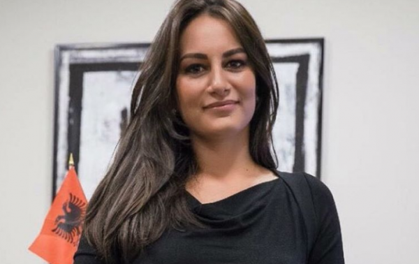 Erla Mëhilli, tashmë nëna e dy djemve! - Vizion Plus