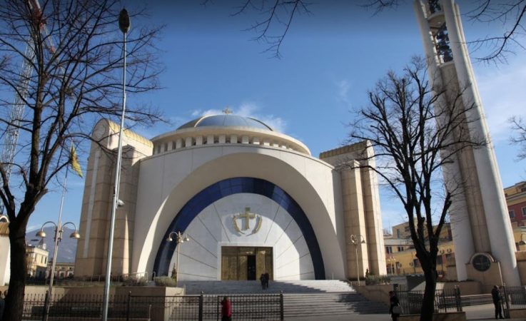 Kisha Orthodhokse: Kishat janë objekt lutjesh, politika të tregojë ...