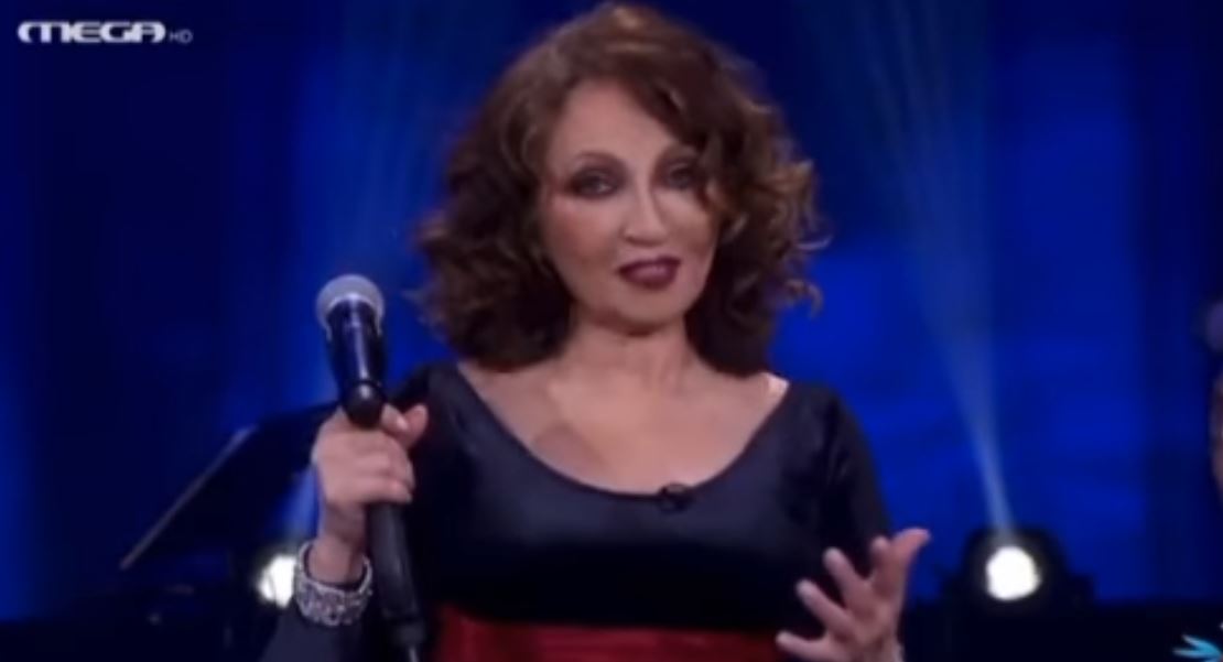 Këngëtarja greke këndon në shqip këngën “25 gërsheta” (Video) - Vizion Plus