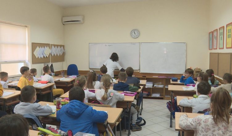 Njoftim i rëndësishëm/ Nisja e shkollës në Shqipëri shtyhet për në 27 ...