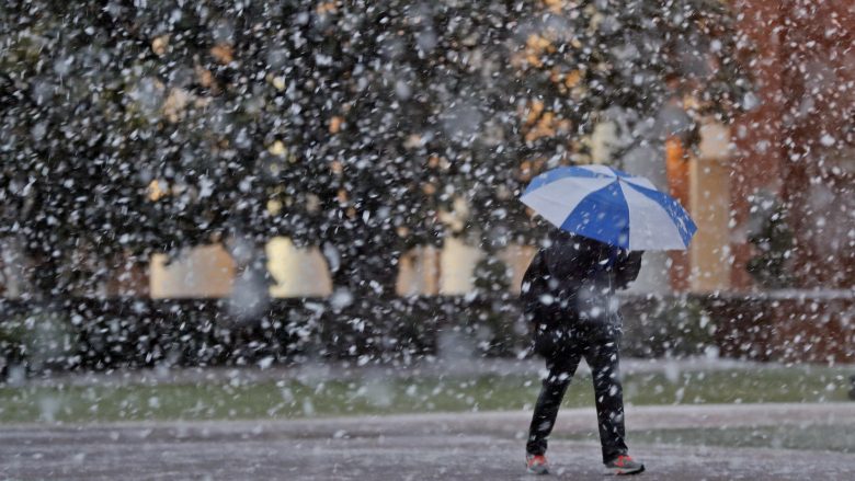 Surpriza/ Sot priten "flokë" dëbore edhe në bregdet - Vizion Plus