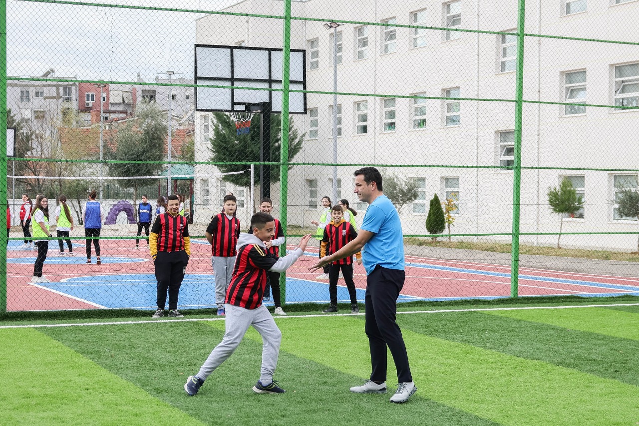 Tre fusha të reja sportive i shtohen shkollës “Mihal Grameno”, Veliaj ...
