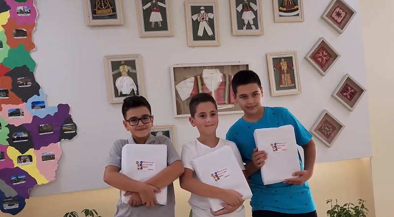 Nis shpërndarja e librave falas; përfitojnë 242 mijë nxënës - Vizion Plus