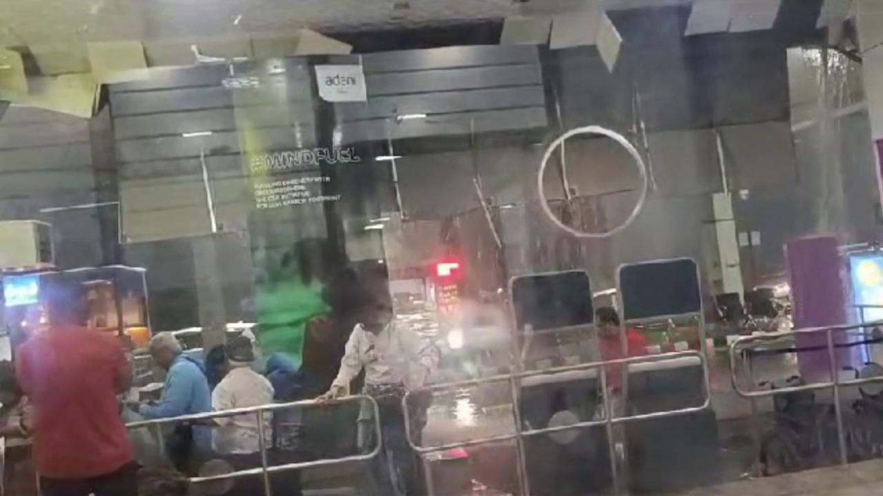 Moti i keq në Indi, çatia e aeroportit ndahet në dy pjesë, uji godet ...