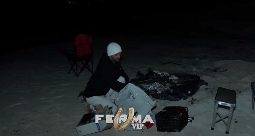 Ku ndodhet Valeri? Fermeri shfaqet duke përgatitur tendën - Vizion Plus