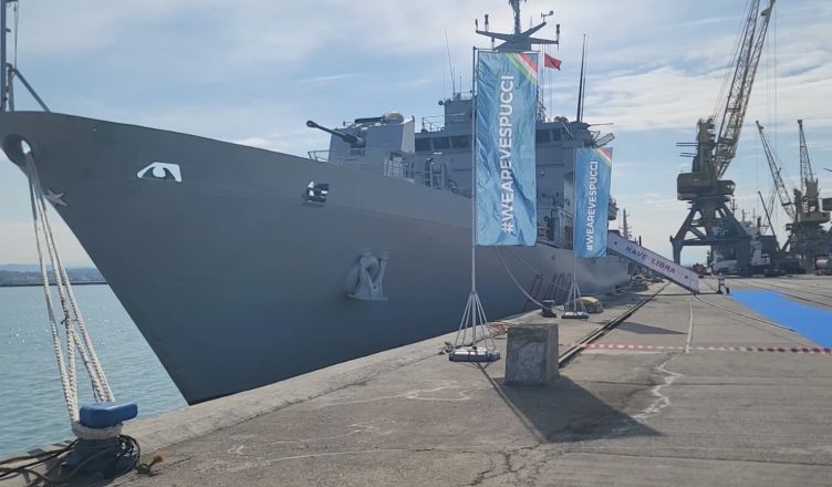 Italia i dhuron “Libra-n” Shqipërisë, tri anije ankorohen në Portin e ...